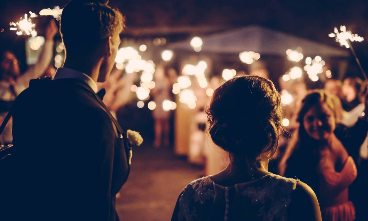 Comment choisir un bâton scintillant pour un mariage
